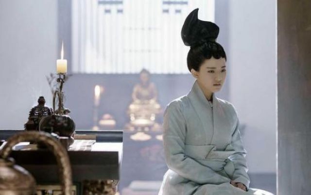 The real princess Liu Chuyu, 30 beautiful men in the harem take turns ...