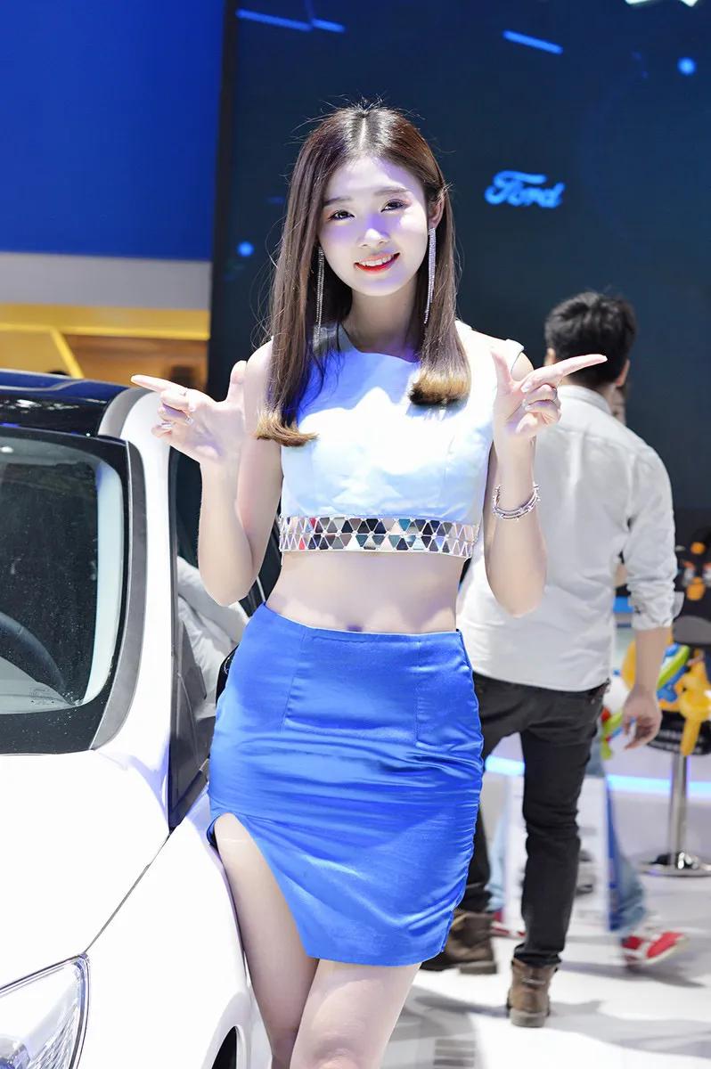 The famous car model Li Liangliang, it is said that her appearance fee ...