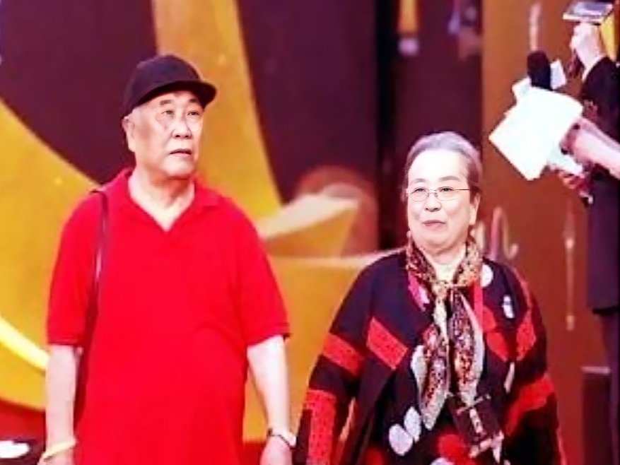 Zhao Wei caves in, "Mother Rong" Li Mingqi is on the hot search, hiding ...