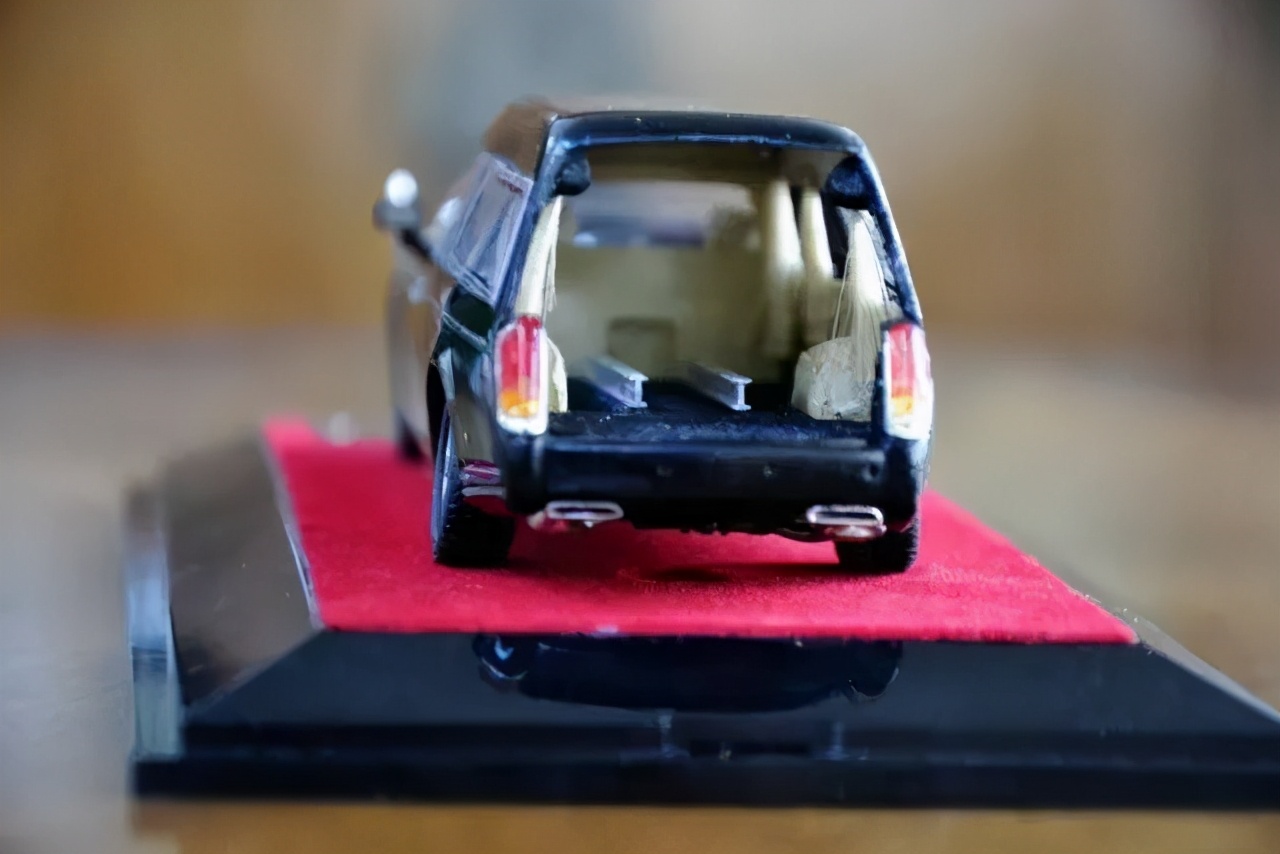 「新一號工程車」誕生記-紅旗CA7600靈車模型DIY鑑賞 - 資訊咖