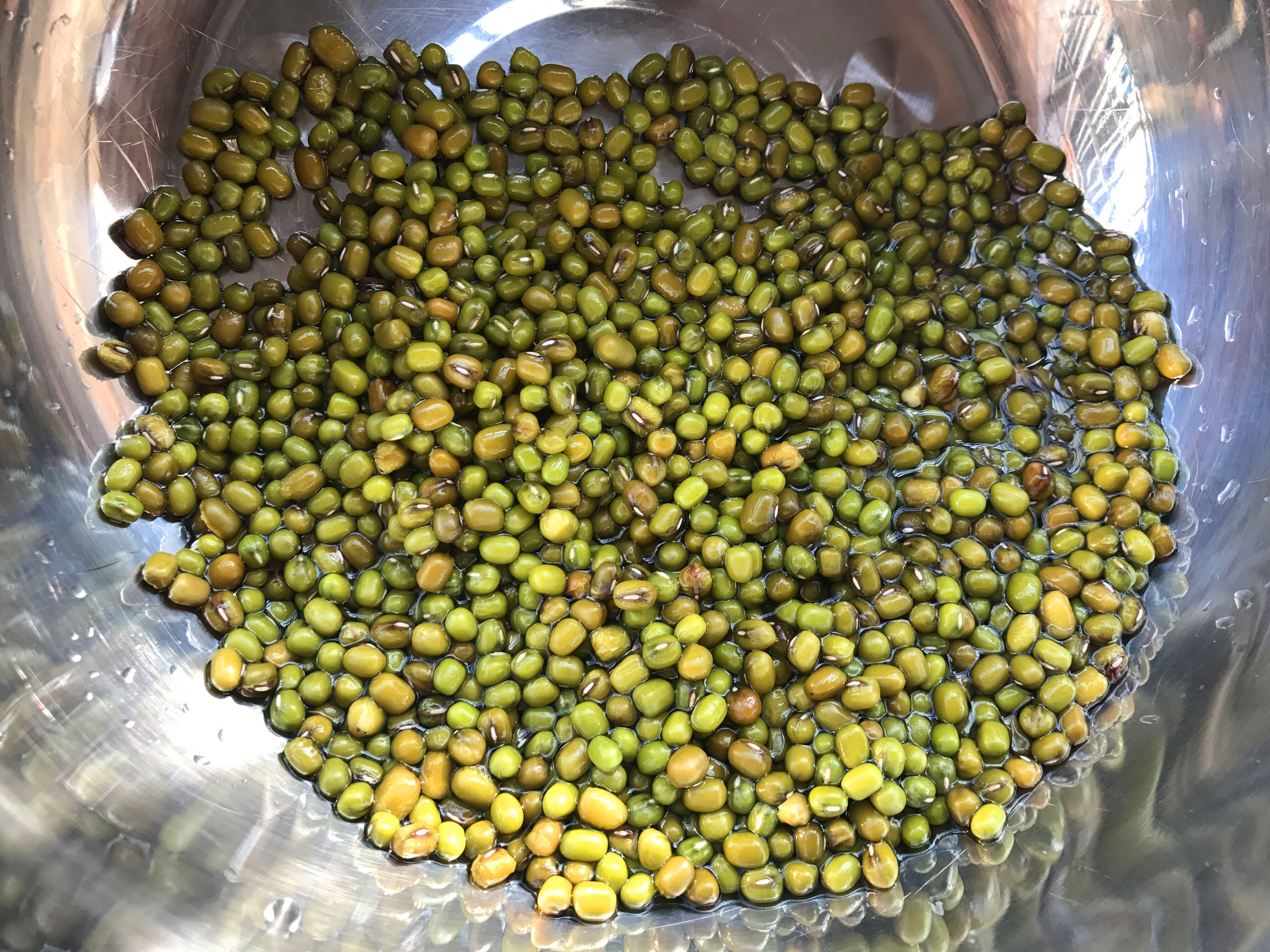 Teach you the excellent color and taste of purslane mung bean soup ...