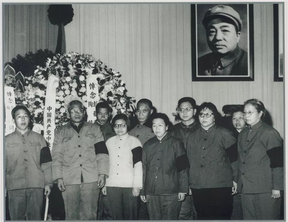 President Peng's family members were in tears at the memorial service ...