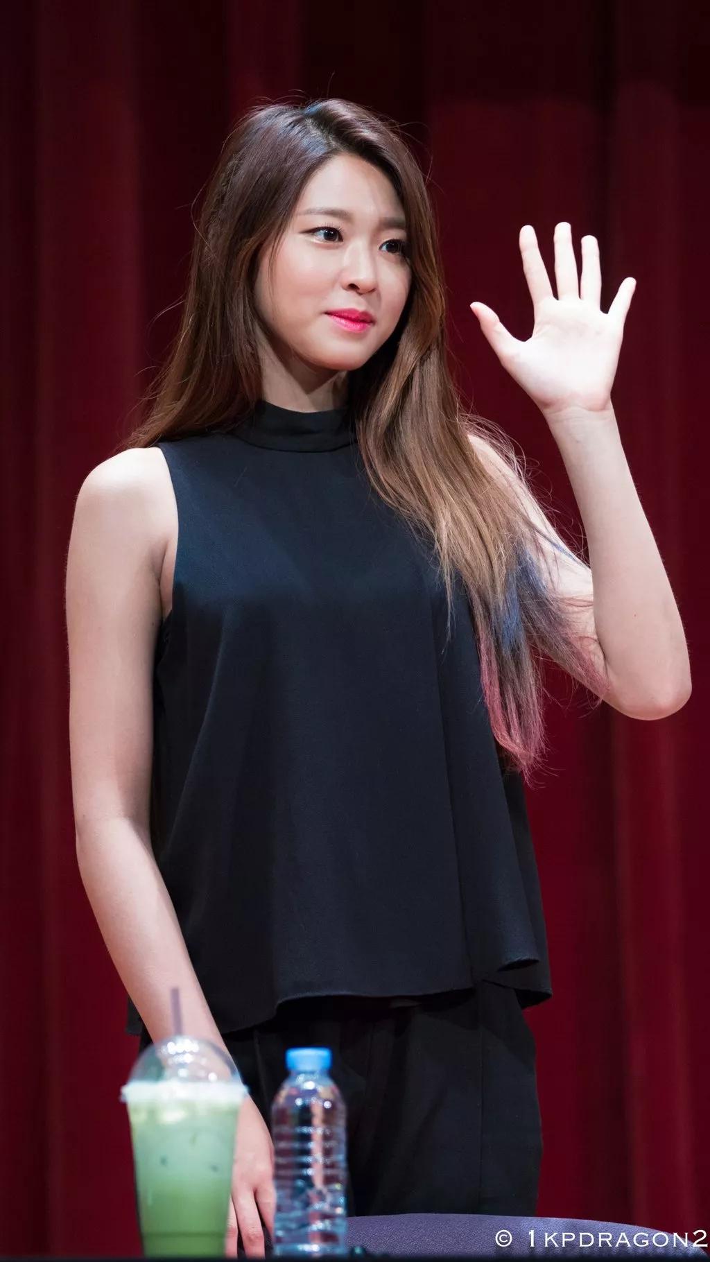 Perfect body: plump breasts and fat buttocks - iNEWS