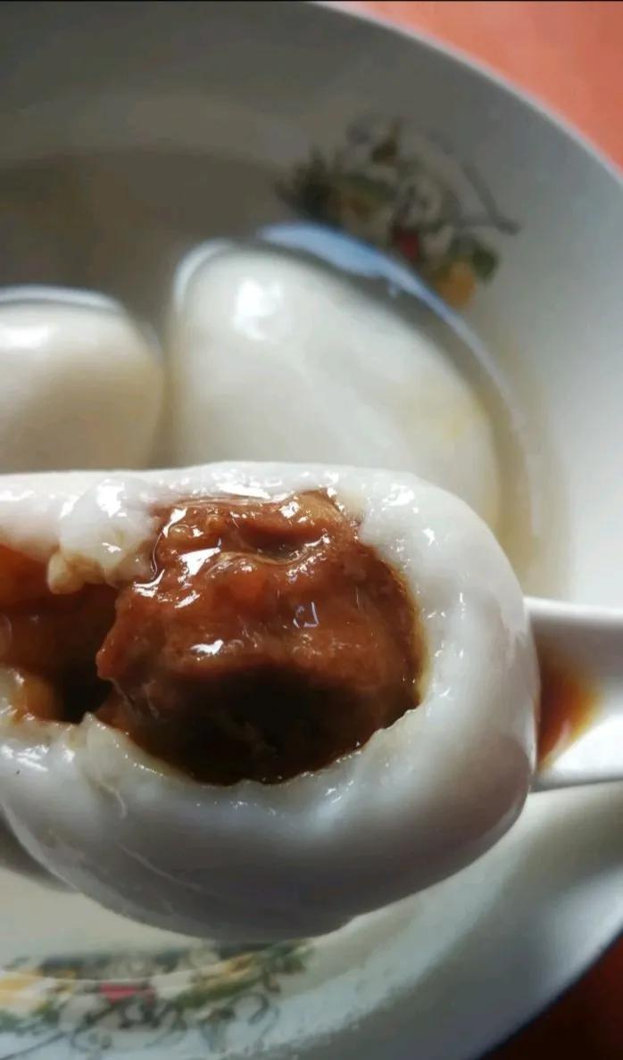 There are few famous snack bars in Wuxi, but they taste great. You can ...