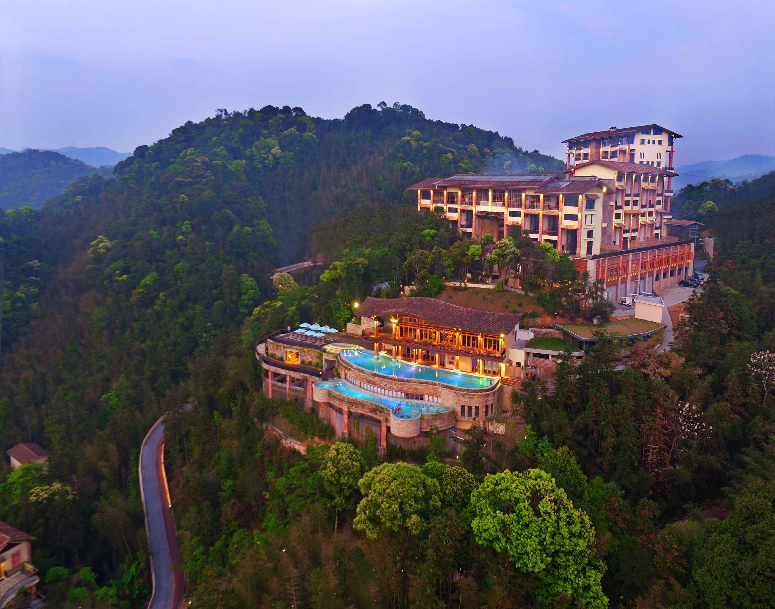 Go to the deep mountains to watch the sunrise, swim on the cliffs, this ...