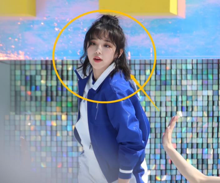 Song Yuqi always wears heavy make-up. Recording "Running Man 9" removes ...