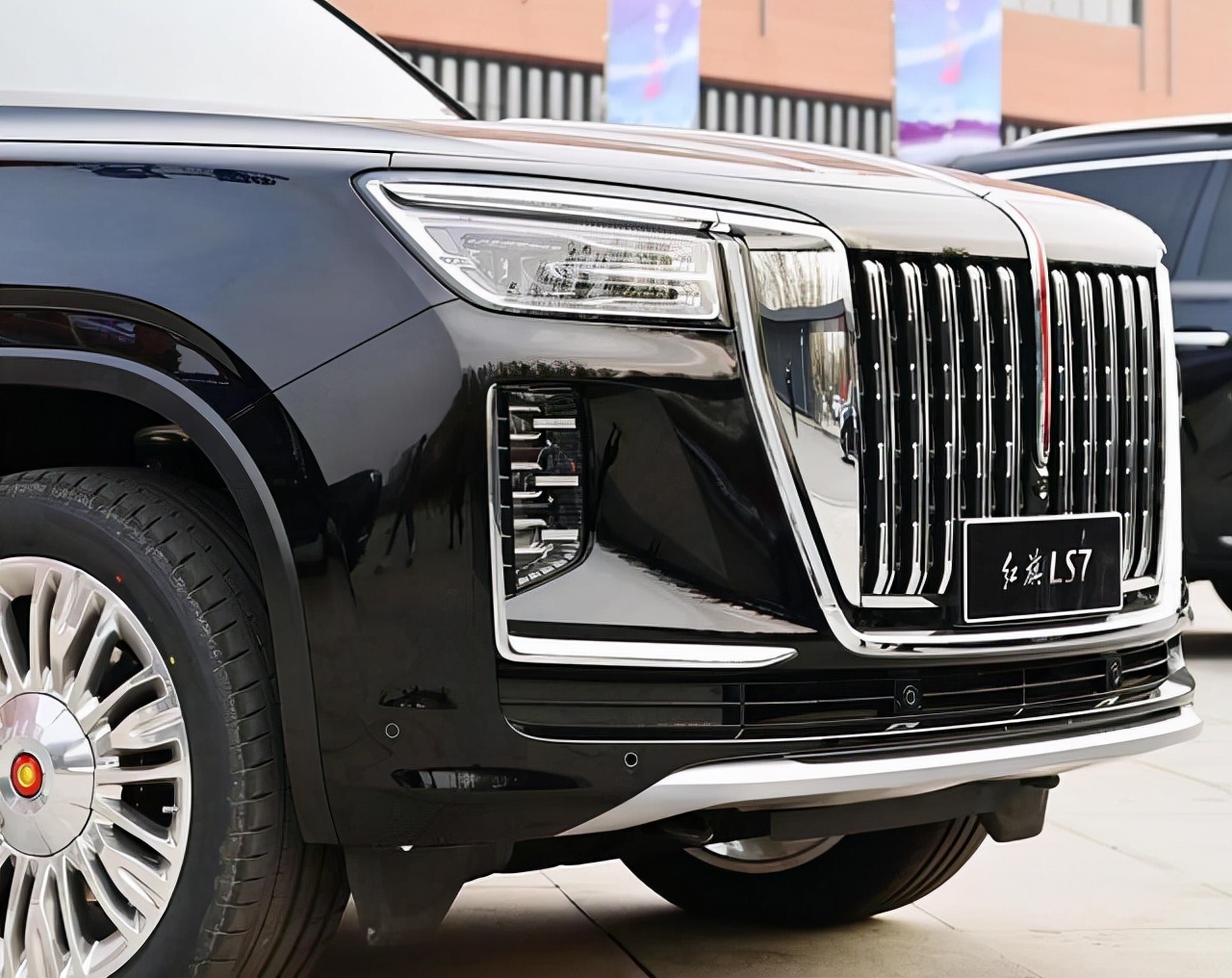 Official image of the new flagship SUV Hongqi LS7 released - iNEWS