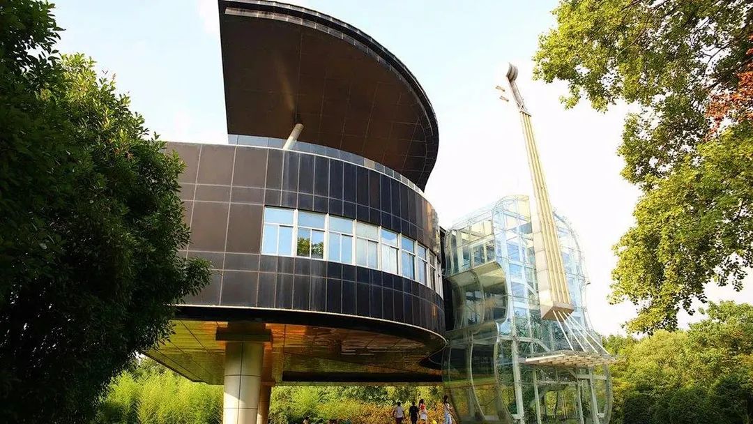 Where is the magic building - iNEWS