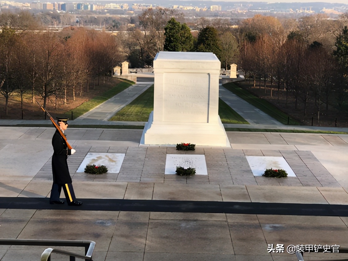 Tomb of the Unknown Soldier of the US Army, guards 24 hours a day, with ...
