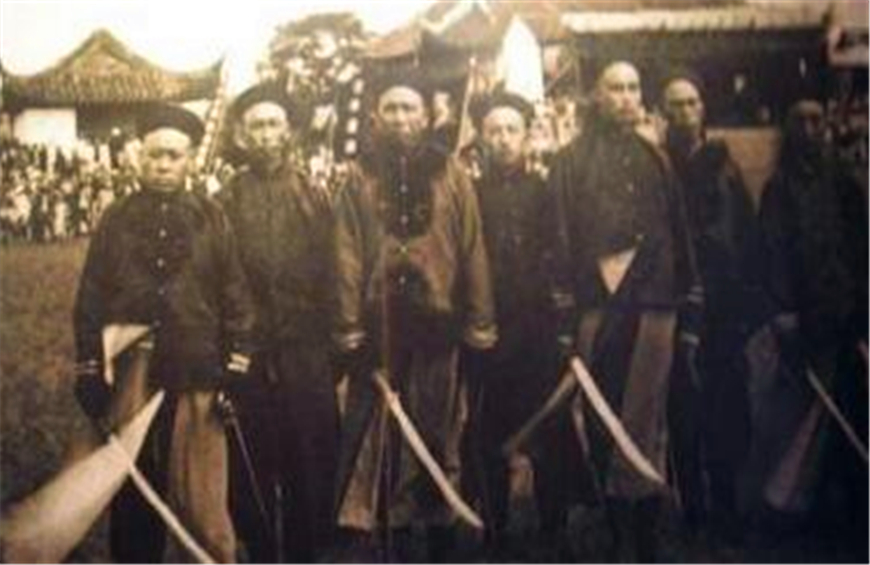 After the fall of the Qing Dynasty, where did the remnants of the Qing ...