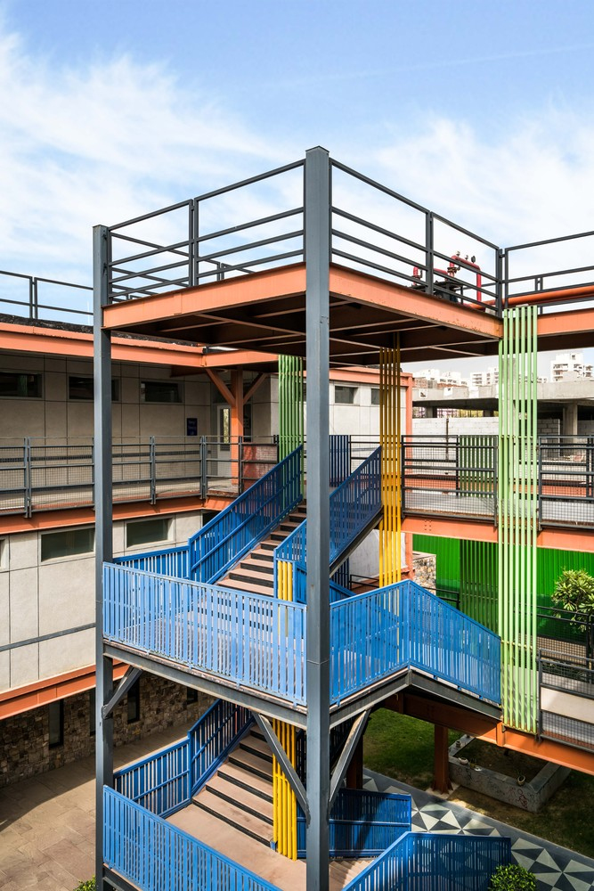 Metal overhead school Manaskriti - iNEWS