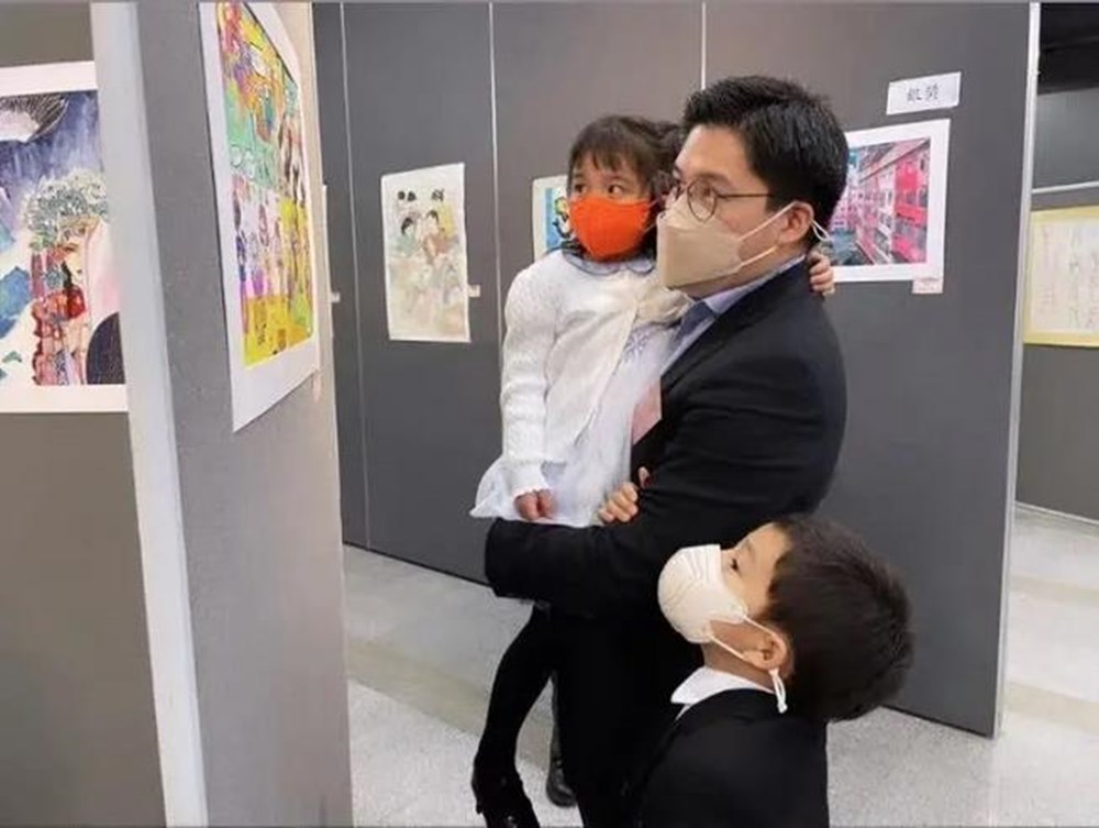 Huo Qigang and his wife took their baby to participate in the painting ...