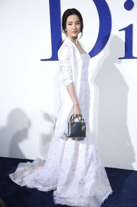 Liu Yifei's western-style dress is full of ladylike feeling!You can ...
