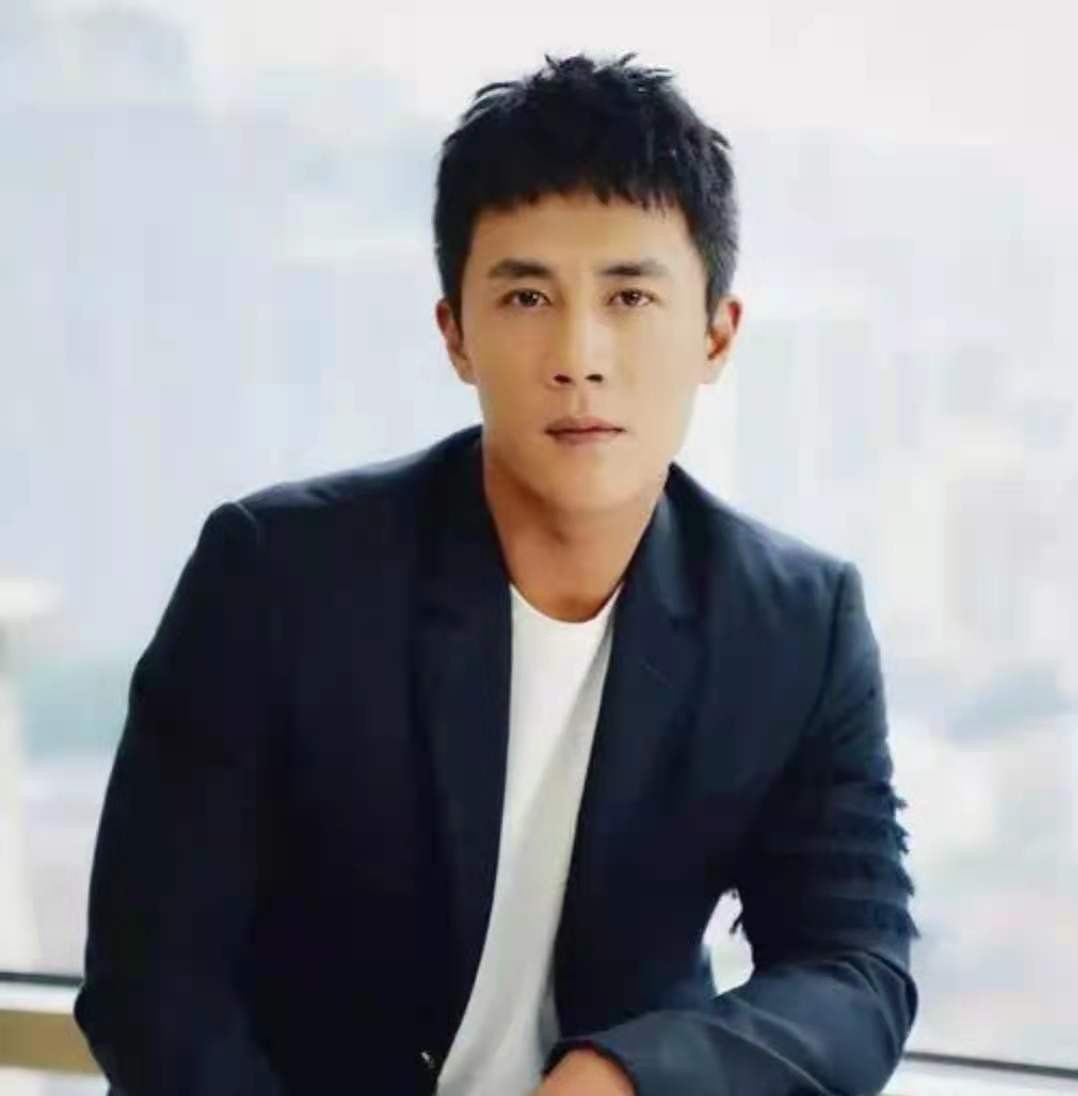 Xiong Naijin is dating a tall man and asking for a kiss. It seems that ...