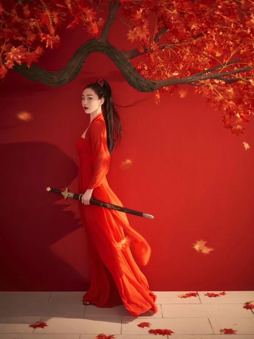 The poem "Embroidering Clothes in Spring as Xiao Han Li" explains the ...