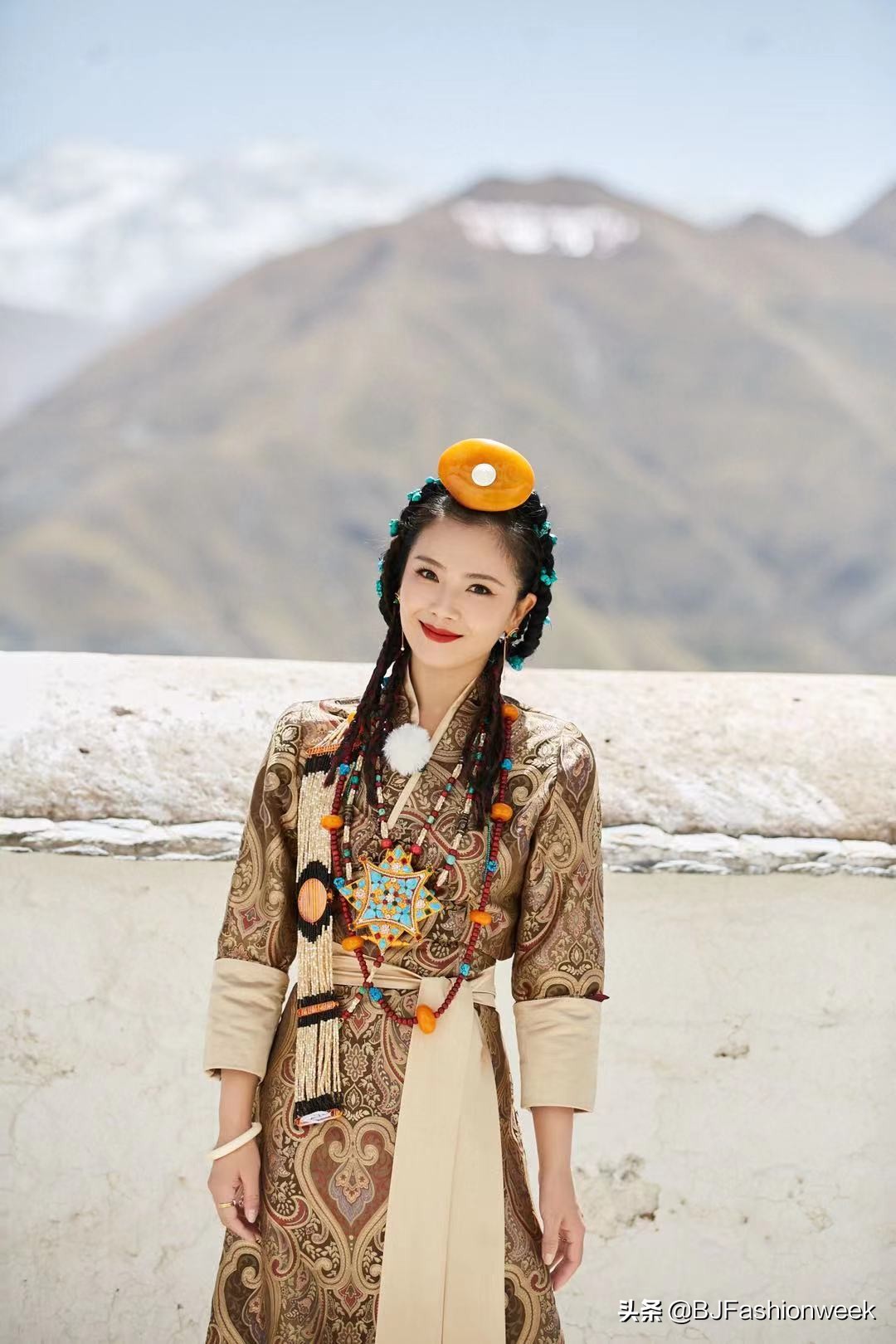 Liu Tao in Tibetan clothes is so beautiful, like a girl who has ...