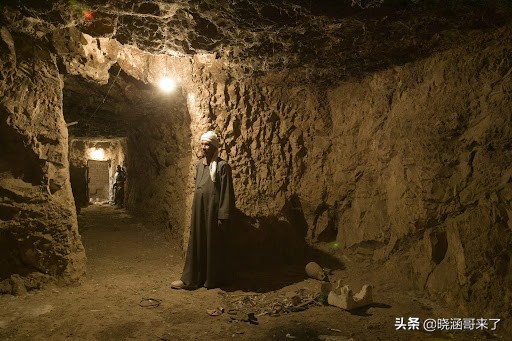 The dark history of world famous paintings, a color extracted from ...