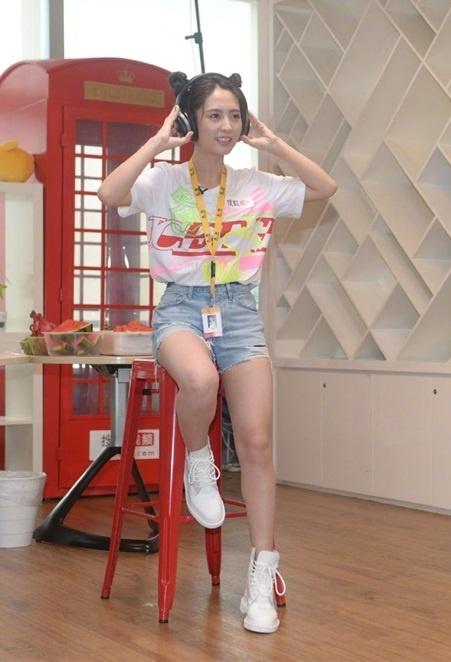 Xing Fei finally changed her hairstyle, and the cuteness of the double ...