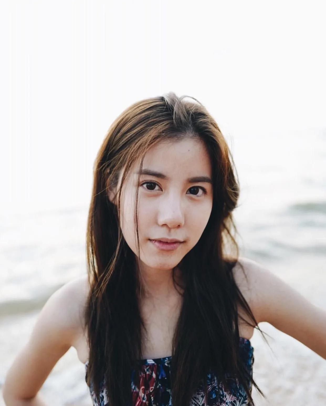 Thai star Esther (little nun) has long legs and admits that she is still in love with her ...