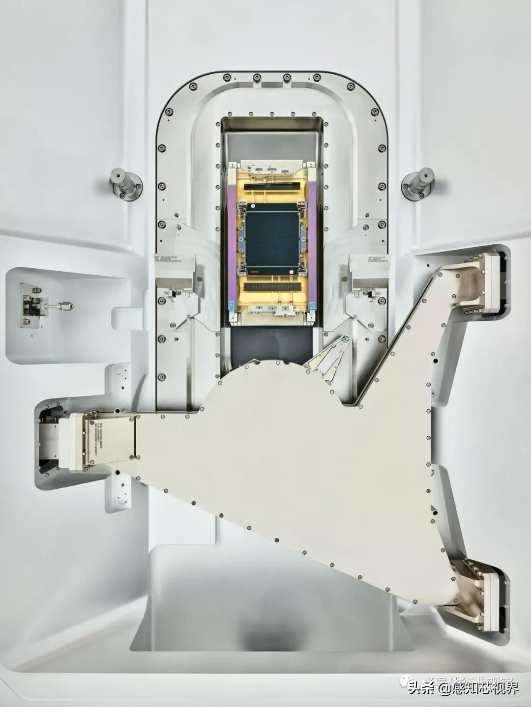 Inside the EUV lithography machine - iNEWS