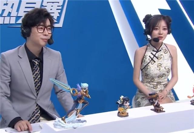 Luo Xin's new look is too difficult to top, but he remembers staring at ...