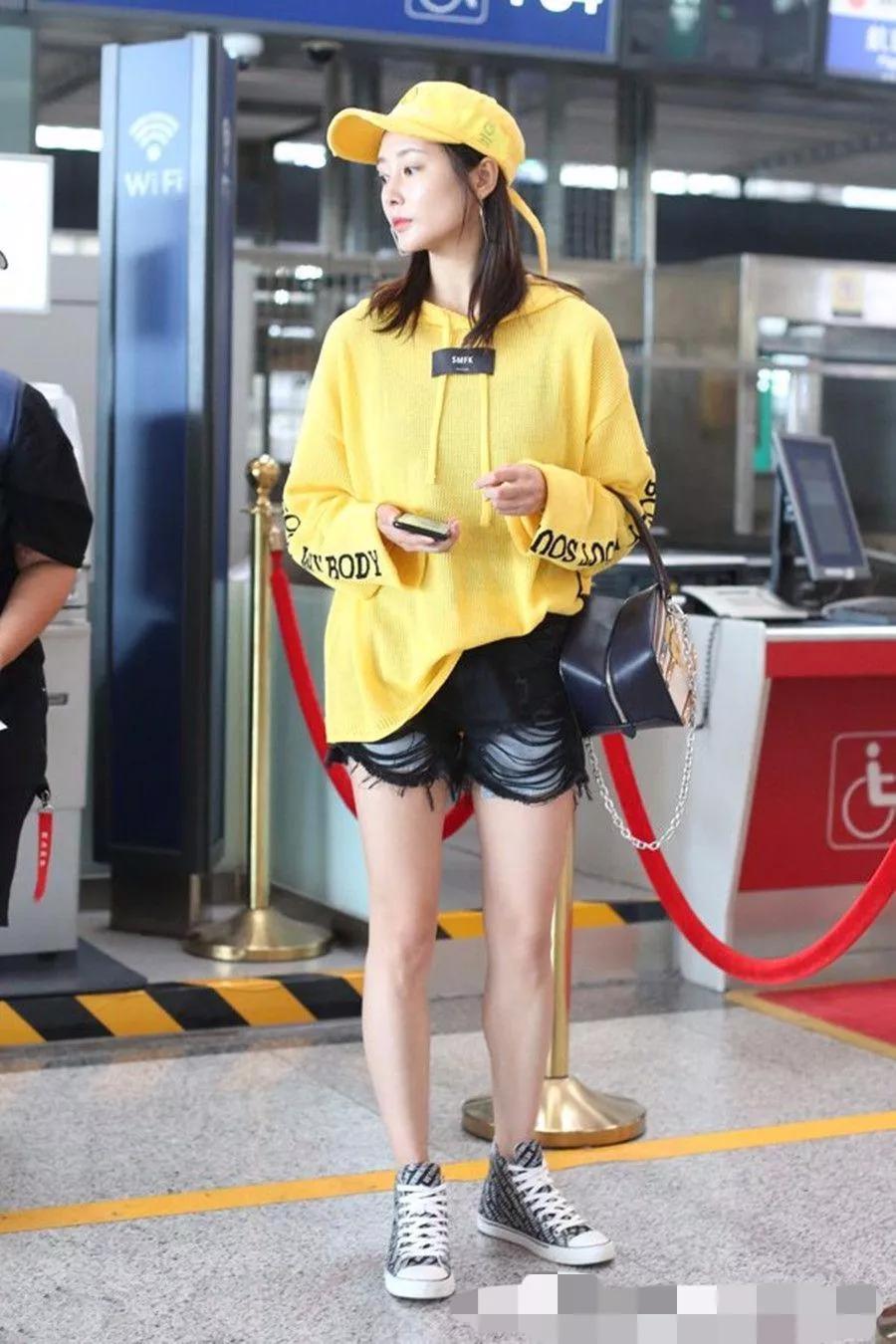 Li Chun, charming long legs, gentle temperament - iNEWS