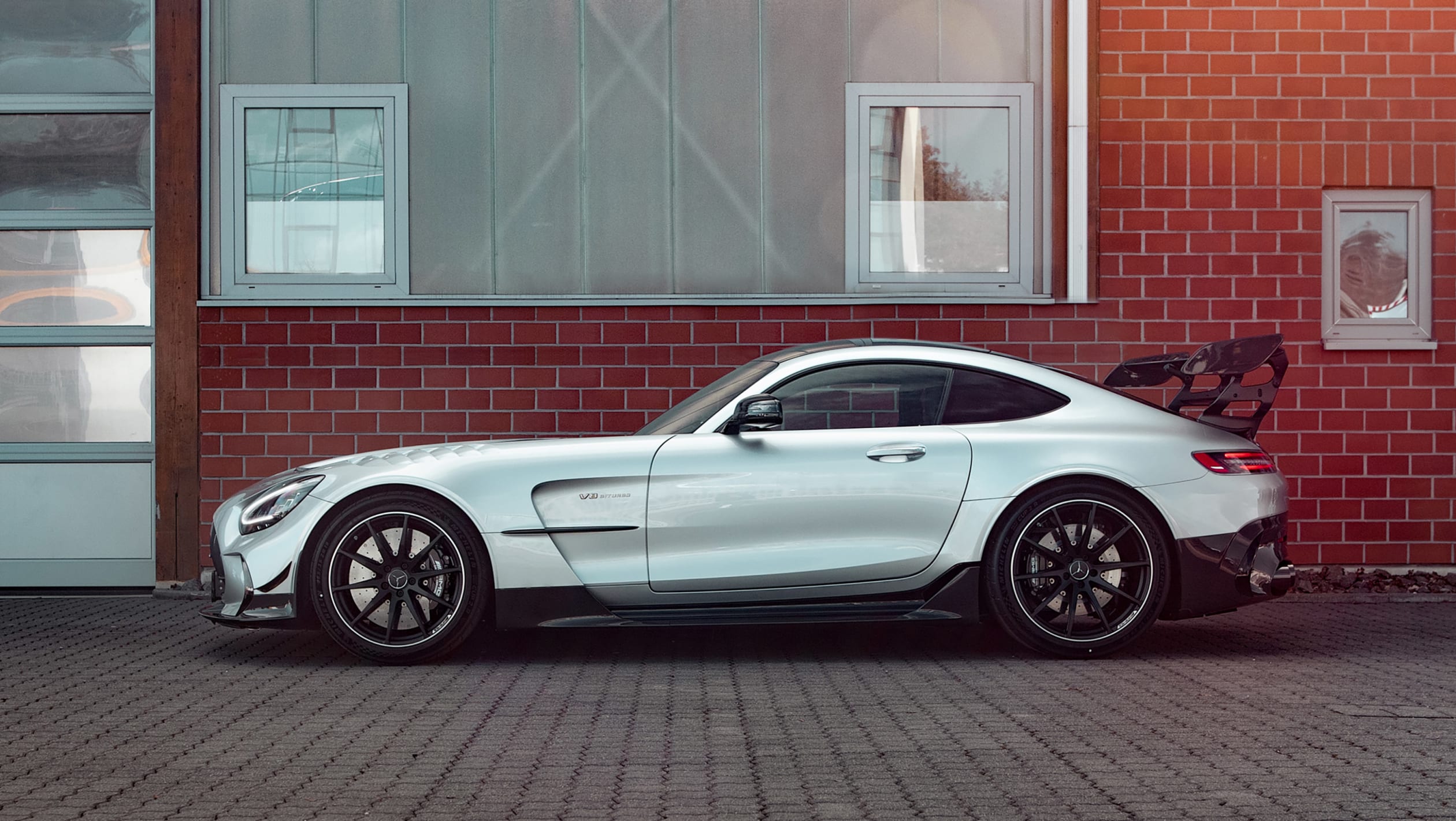 Explode! More than a thousand AMG GT Black Series - iNEWS