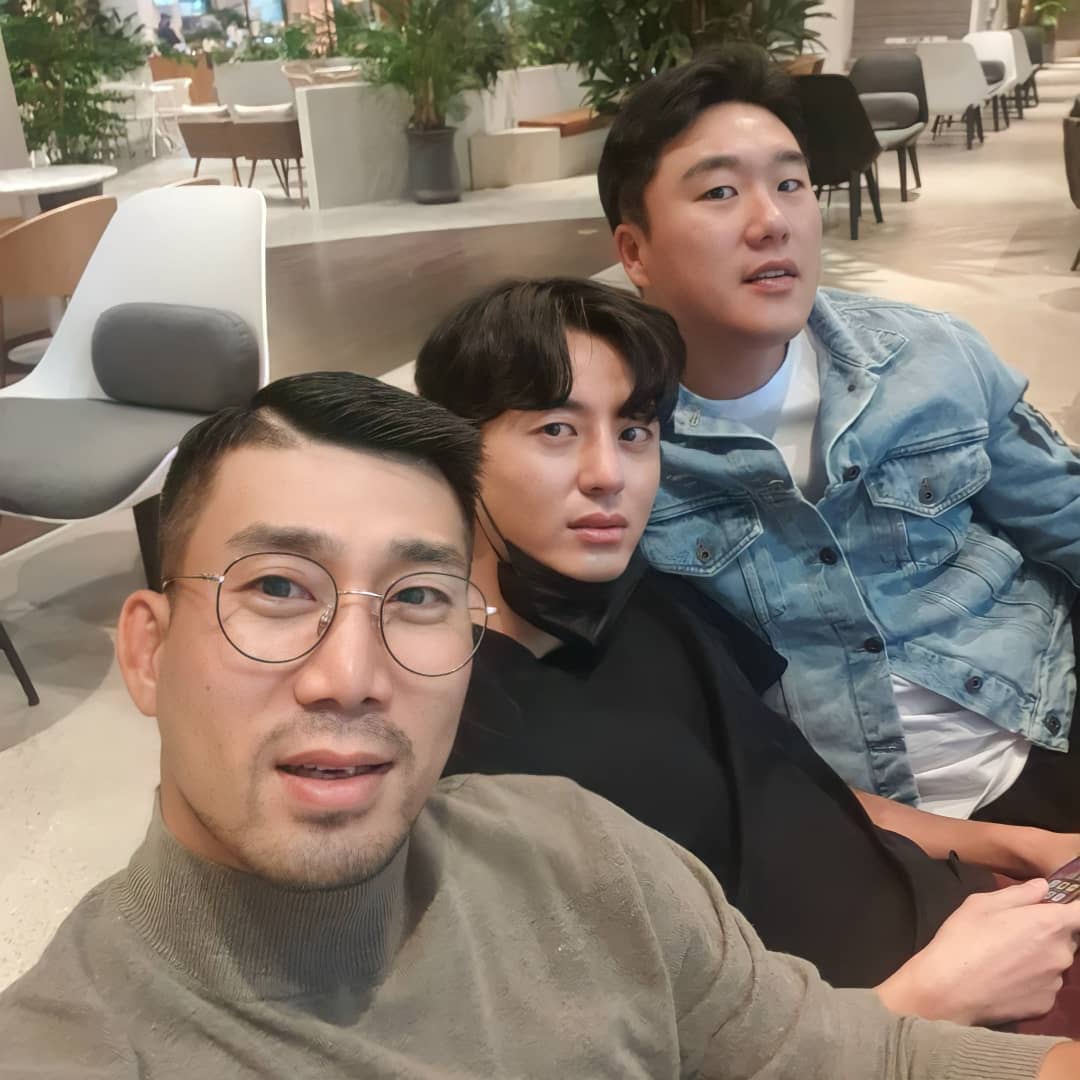 Han Xing Li Zhixun's crew celebrates his birthday, but his friend makes ...