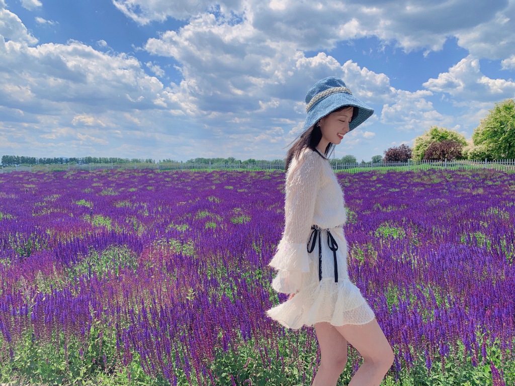 Sun Yanqing Flower Room Elegant Photo Picture - iNEWS