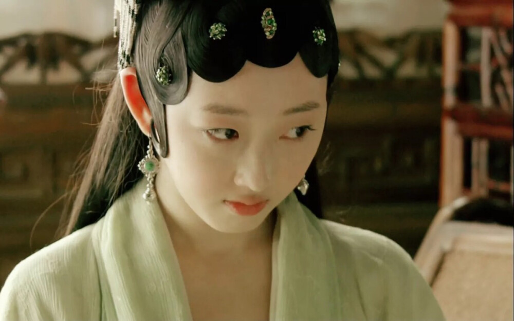 I only serve these 3 female celebrities who have small eyes but are ...