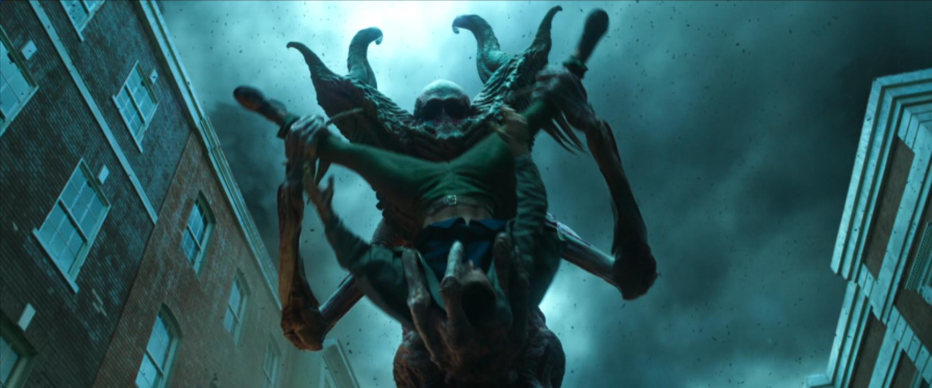 "Hellboy 3" The twisted body of the giant demon that runs through the ...