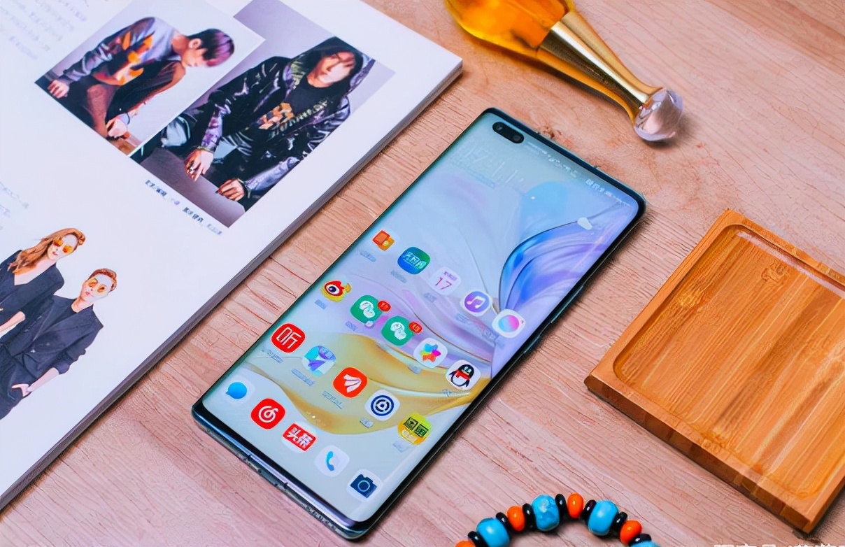 Why are the curved screen phones rotten on the street, but many people ...