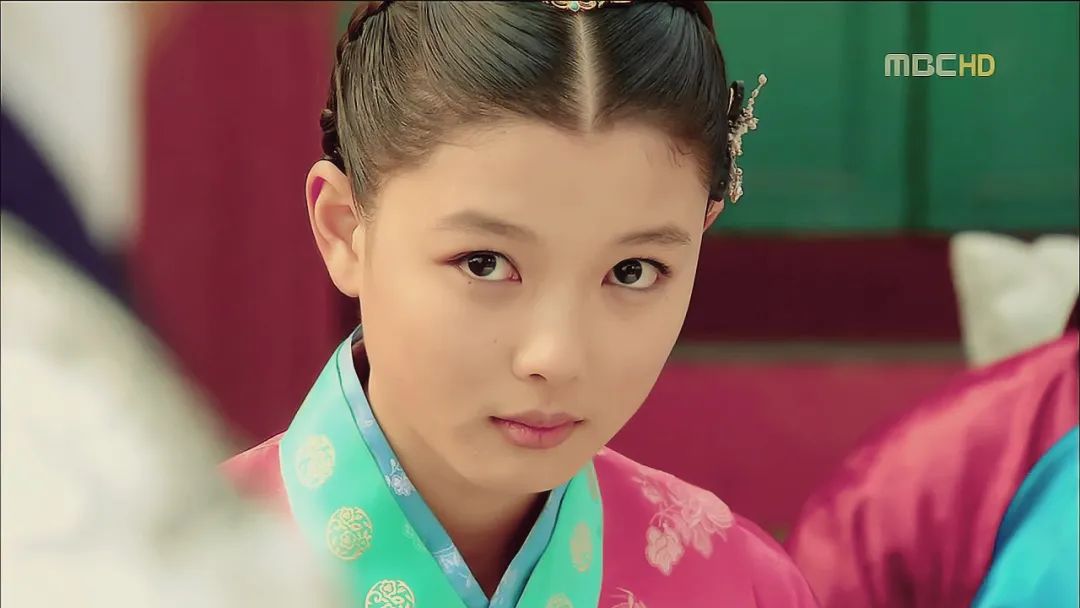 Korean actress Kim Yu-jeong's side face photos are too stunning!Once ...