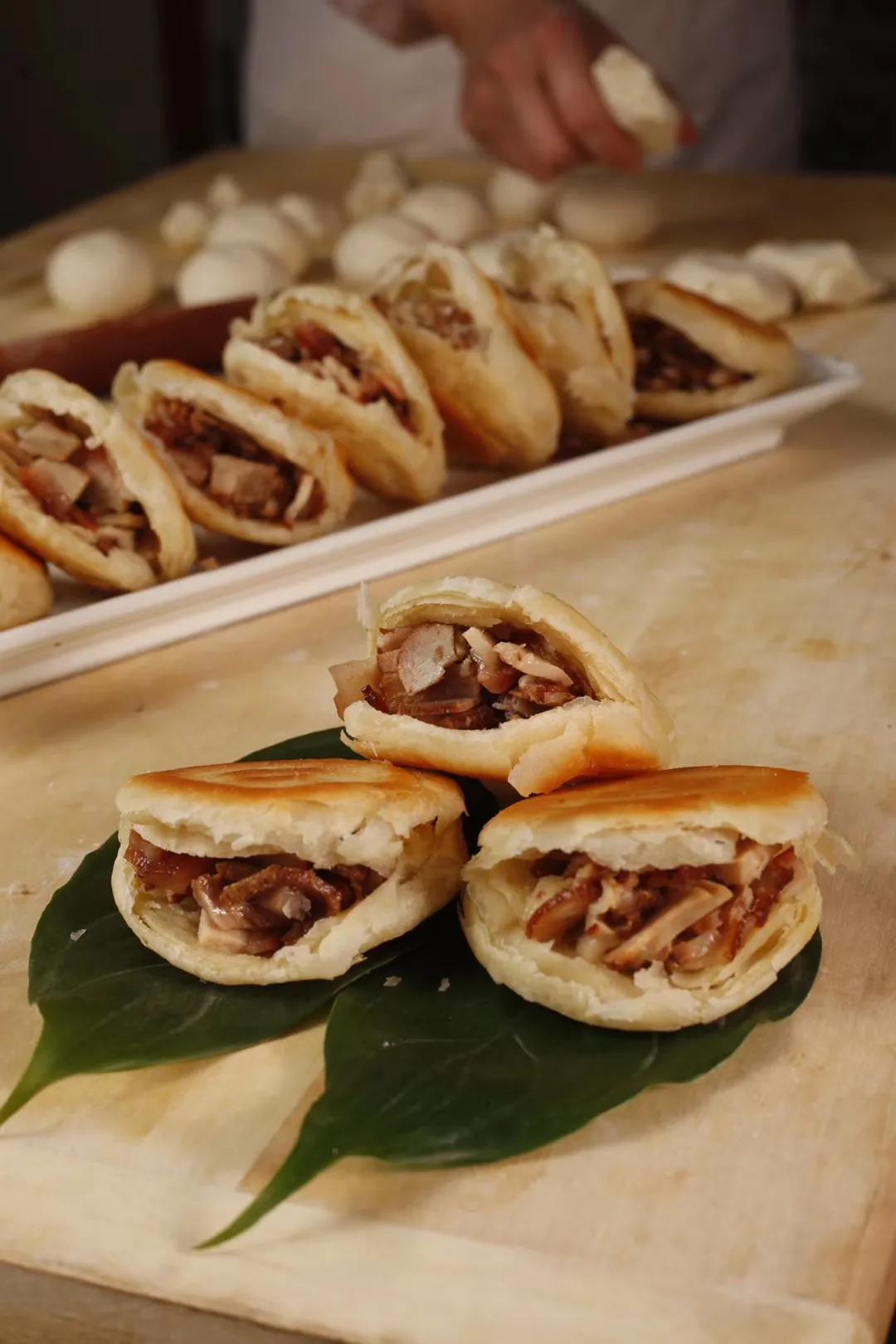 Traditional famous food Chifeng double folder - iNEWS