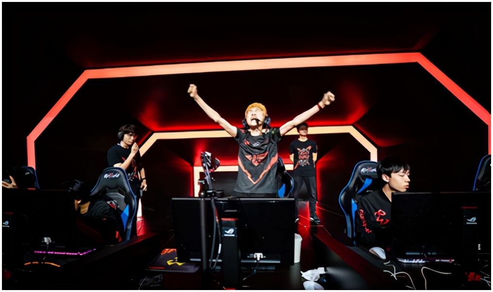 AHQ確認收購RW的LPL席位，周杰倫的JT或將拿下E星 - 頭條匯