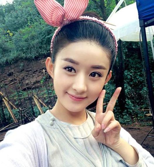 Zhao Liying grass root is born, low degree, leaning on the ...