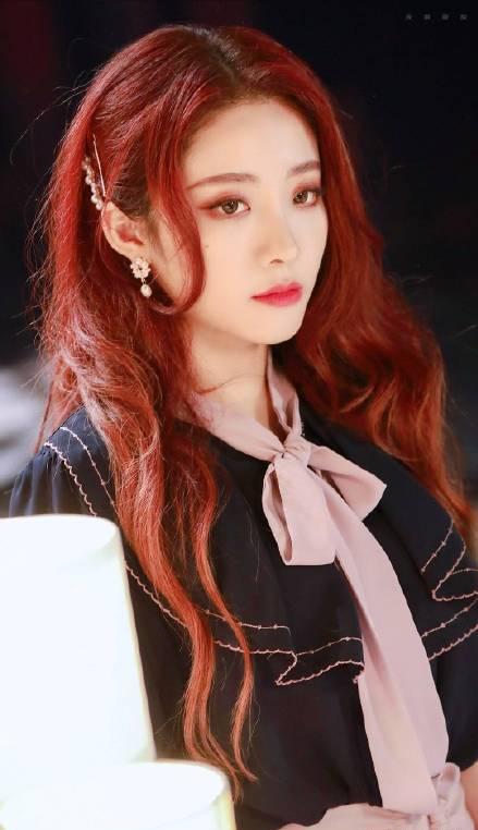 Actress red hair is too earthy?After watching Yang Zireba Ju Jingyi and ...