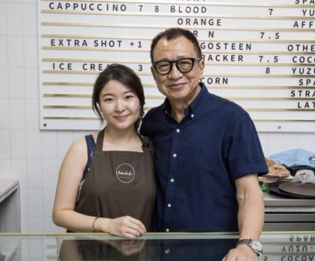 Xu Shaoxiong helped her daughter start a business and sell cakes, spent ...