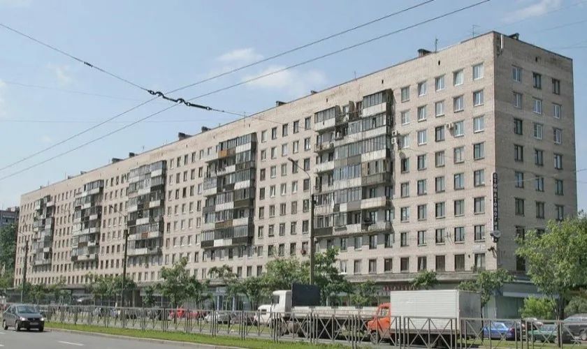 Strange Soviet residential building - iNEWS