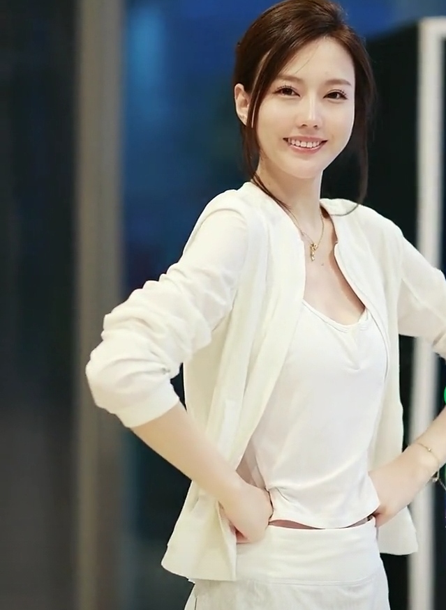 The most beautiful car model Liu Qin - iMedia