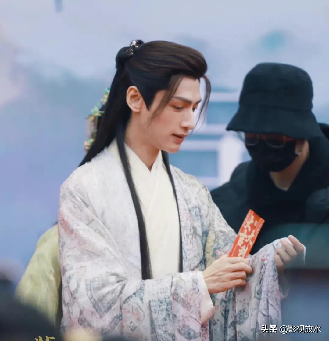 Chen Duling's version of White Lotus is online. In "Longyue Jinming ...