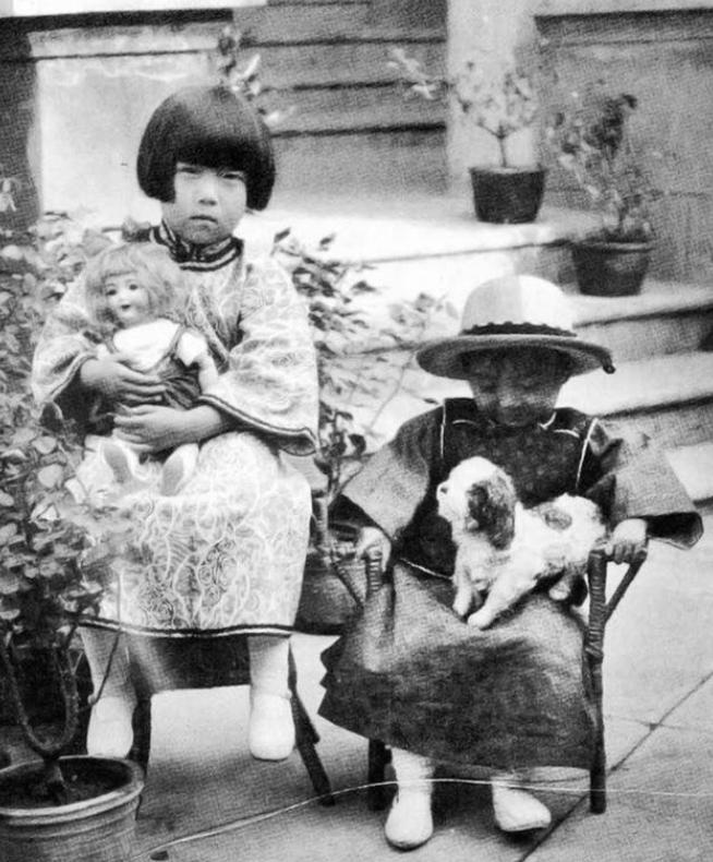 Zhang Ailing was betrayed by the traitor Hu Lancheng, and she remarried ...
