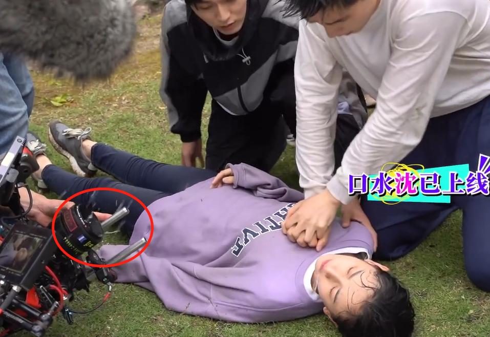 Song Zuer's artificial respiration highlights!Being pressed hard on his ...