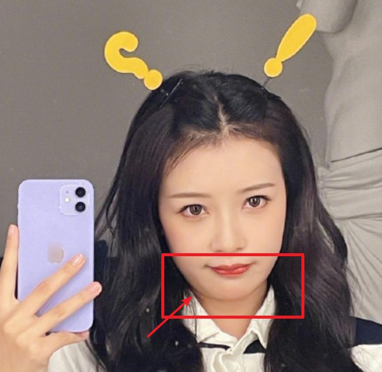 Sun Yi took a photo of her "round face", took a photo and squeezed her ...