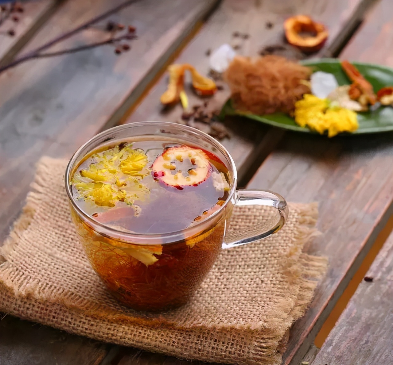 Don't drink dampness tea casually in spring and summer. Improper ...