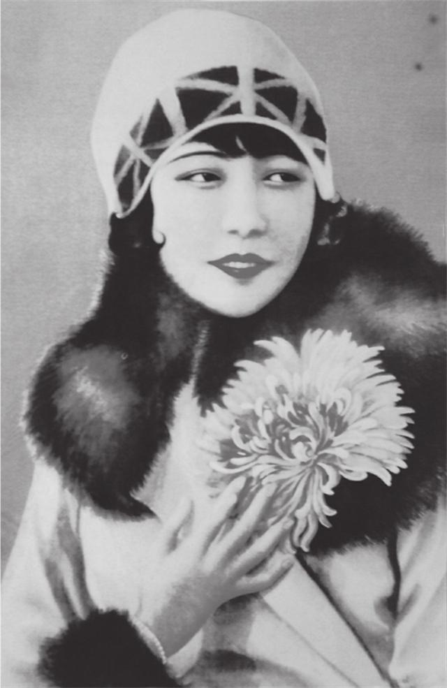 Ruan Lingyu's funeral: 5 girls followed, 20 big names carried the ...