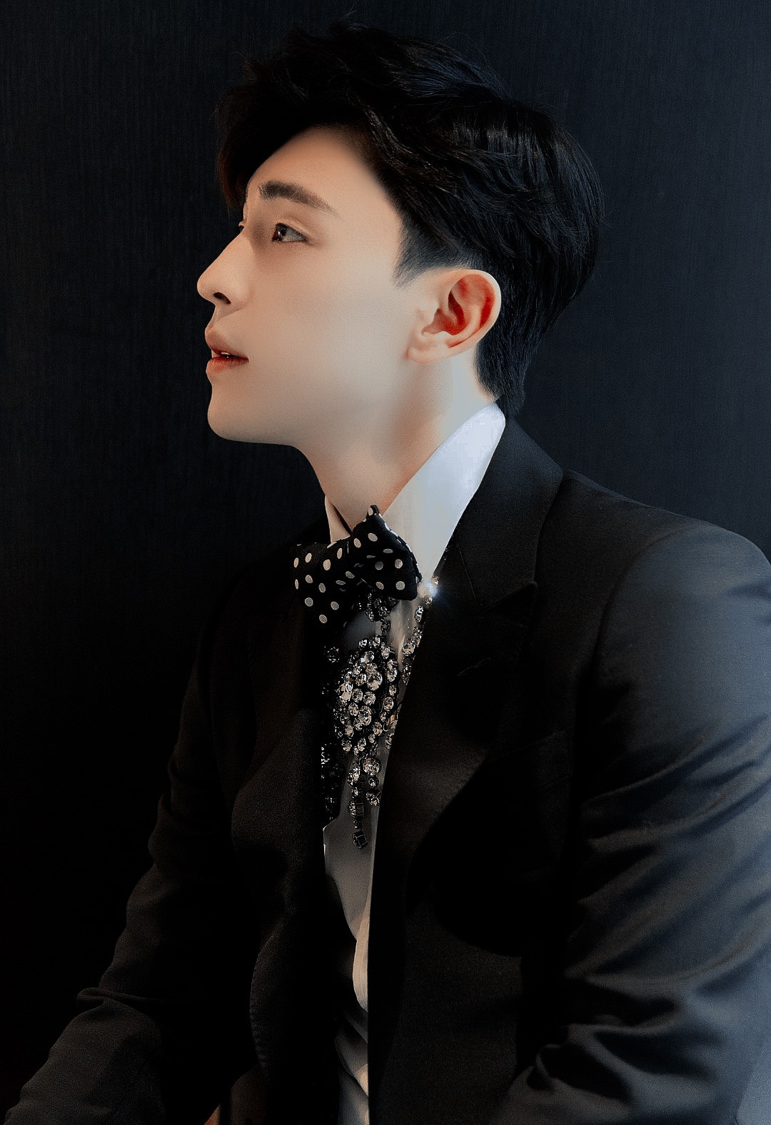 A netizen ran into Deng Lun playing basketball. It was really grounded ...