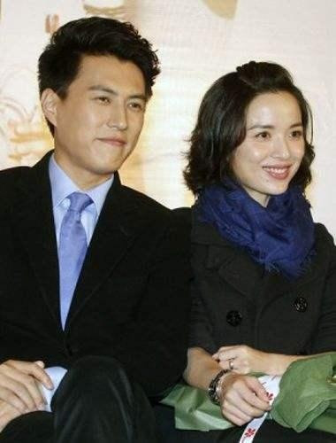 A recent photo of Jin Dong's wife Li Jia. Li Jia had been married for ...
