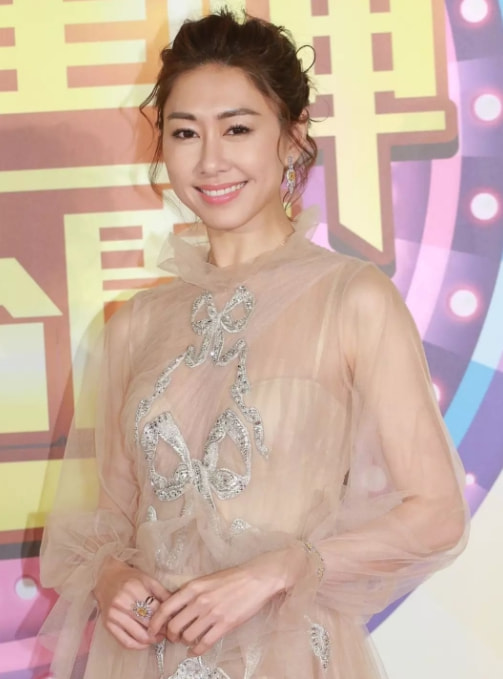 She is TVB's "rear-view", and she and Zhuang Simin "tear each other ...