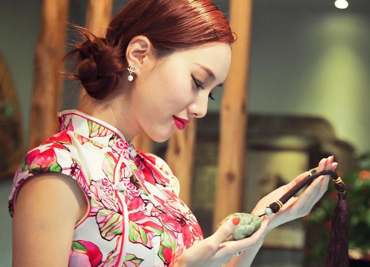 She was a pioneer who led the fashion of jade, and understood the ...